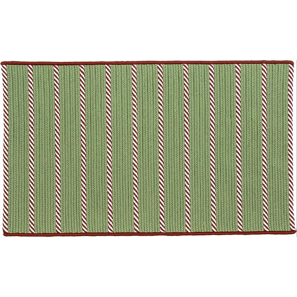 The Holiday Aisle® Tapis intérieur / extérieur vert en polypropylène à rayures 2,25Ò x 3,83 po ...